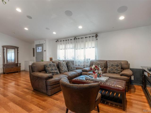 9100 Tejon