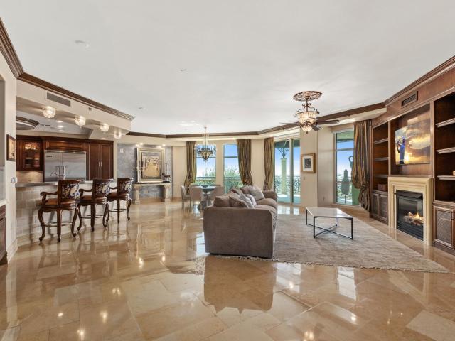 9101 Alta Dr #202, Las Vegas, US, NV