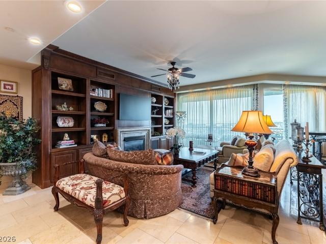 9101 Alta Drive 305