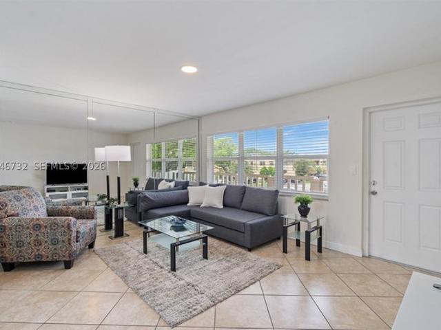 9101 Sunrise Lakes Blvd Apt 202, Sunrise, FL 33322