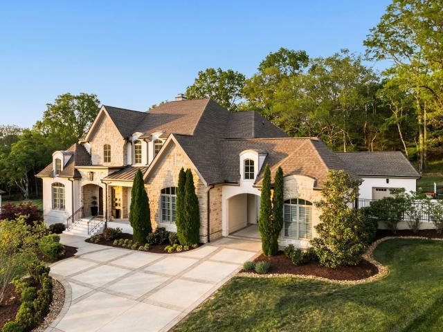 9102 Raindrop Cir