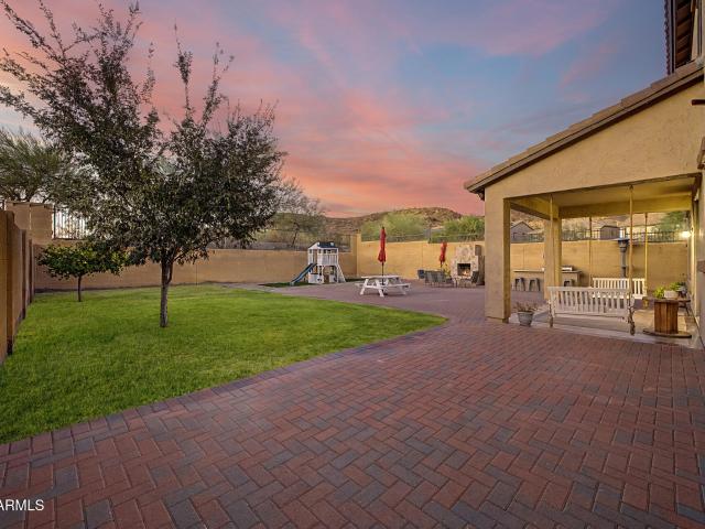 9102 w white feather lane