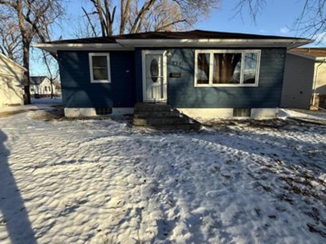 910 4th Ave NE, Jamestown, ND 58401
