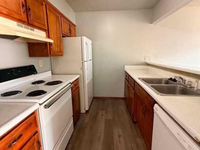 910 912 S Connecticut Ave 2 Bedroom Apartment for Rent at 910 Connecticut Ave, Joplin, MO 64801