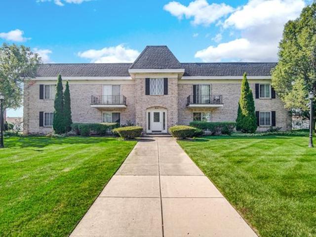 910 Camellia Dr Apt 16, Munster, IN 46321