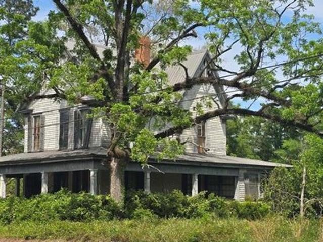 910 Chestnut St, Lumpkin, GA 31815