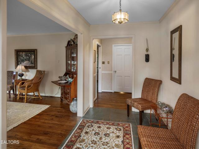 910 Bathurst Rd