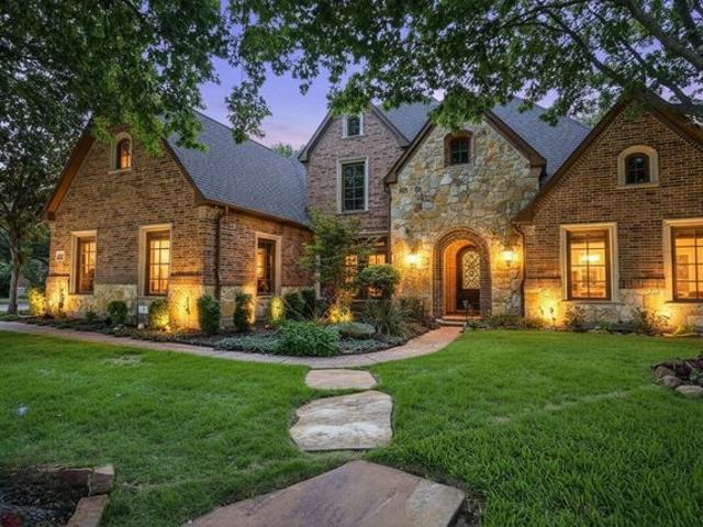 910 Belclaire Cir, Cedar Hill, TX 75104