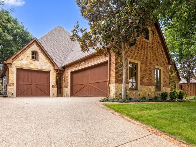 910 Belclaire Circle