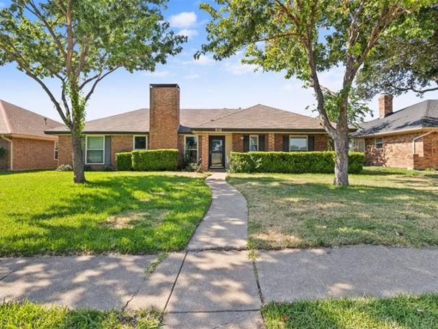 910 Green Canyon Dr, Mesquite, TX 75150