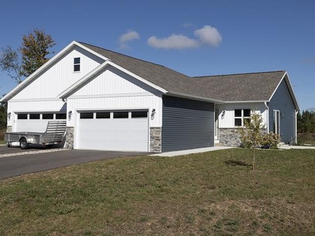 910 Green Pastures Trl, Plover, WI 54467