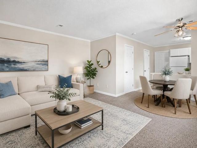 910 Greenleaf Dr, Fayetteville, NC 28314