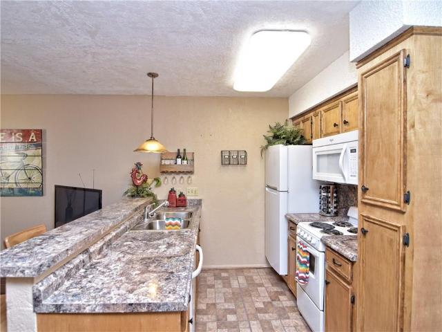 910 Duncan Ln # 2