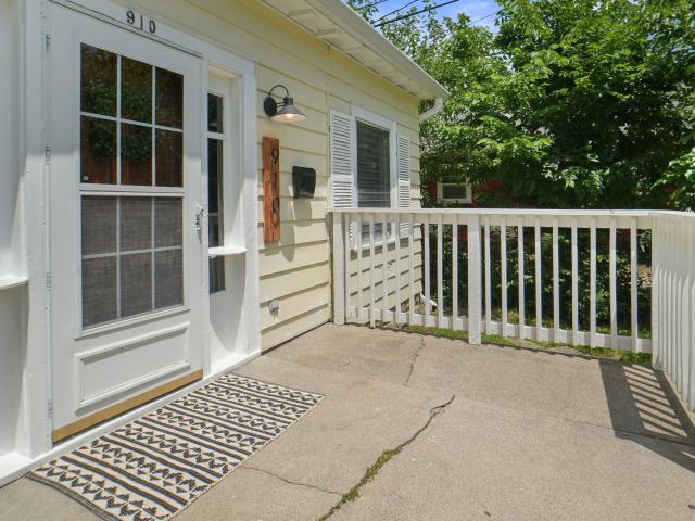 910 E 40th Street