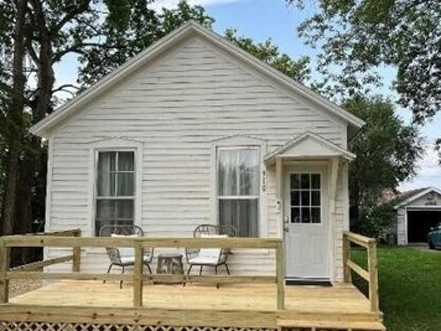 910 E 6th Ave, Mitchell, SD 57301
