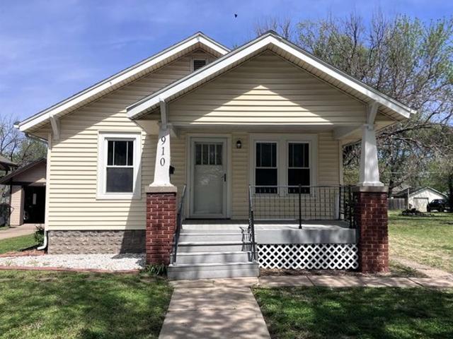 910 E 7th St, Newton, KS 67114