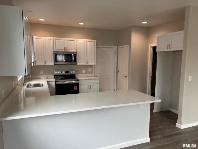 910 E Heights Ave, Taylorville, IL 62568 | MLS #CA1041 | Compass