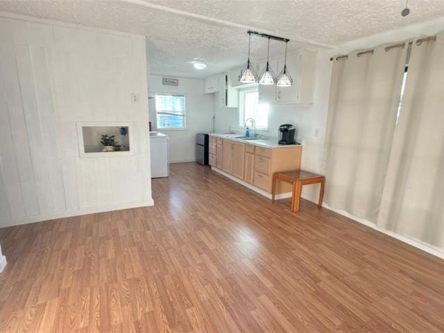 910 E Lakeside