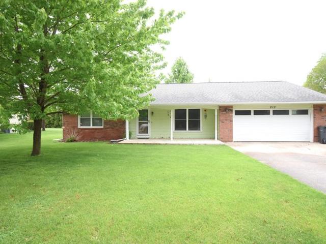 910 E Stewart Dr, Rensselaer, IN 47978