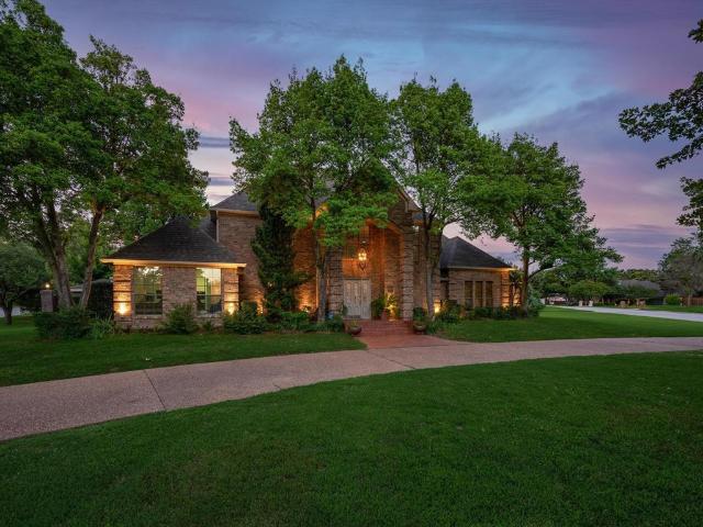 910 Emerald Boulevard