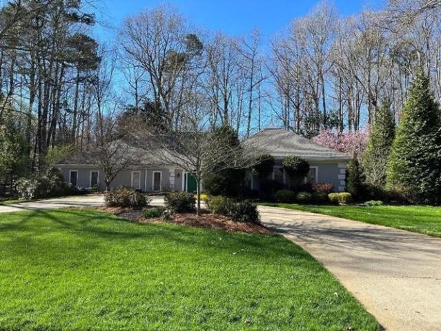 910 Ferncroft Ct, Roswell, GA 30075