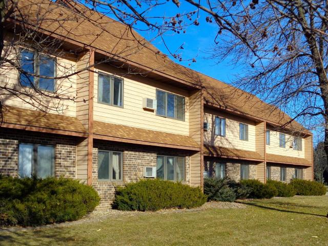 910 Hengen St, Unit 402, Fairmont, MN 56031 | MLS #7057 | Compass