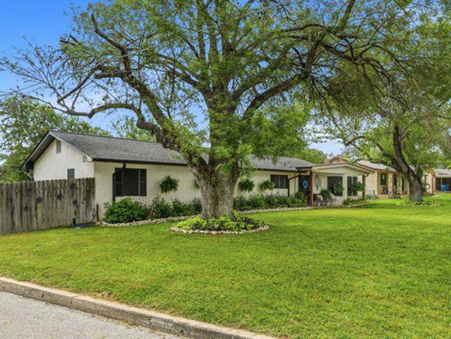 910 Oakridge