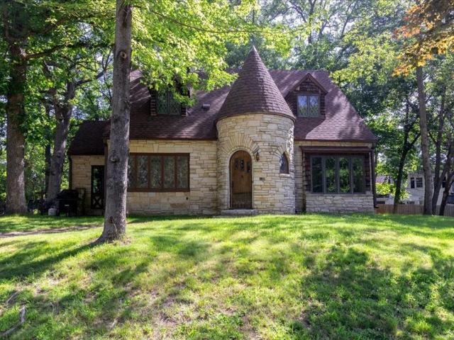 910 Oakwood Boulevard