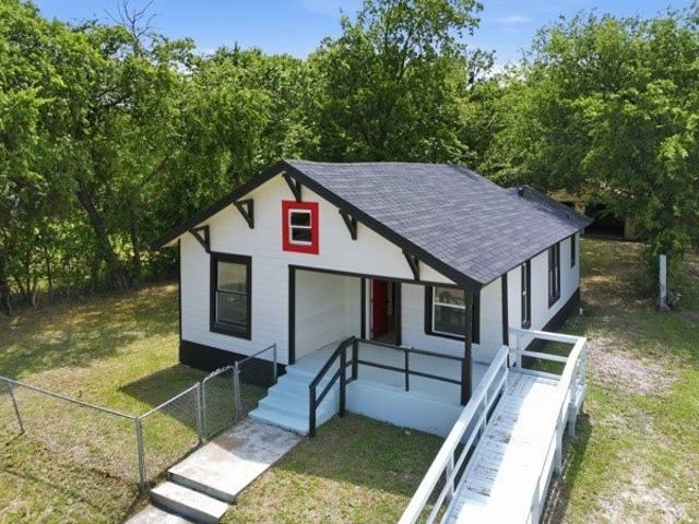 910 Loney St, Fort Worth, TX 76104