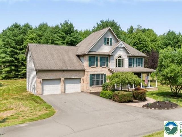 910 LA Montage Dr, Lower Towamensing Tp, PA 18071