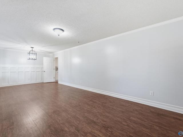 910 Lark Circle