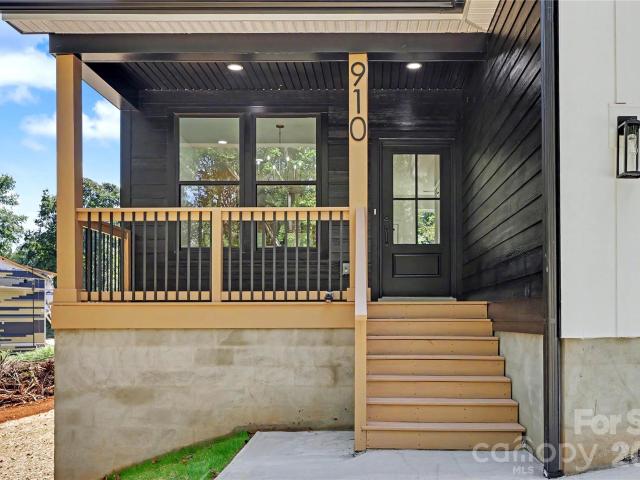 910 Montrose Drive