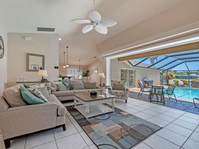 910 Marble Dr, Naples, FL 34104