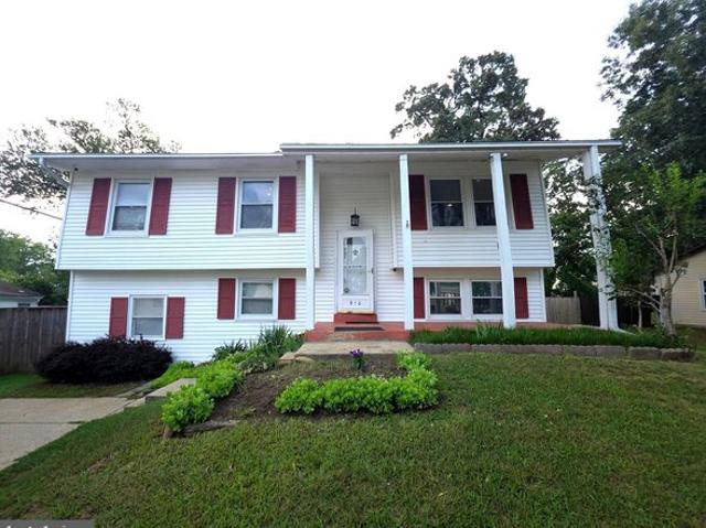 910 McIver Dr, Waldorf, MD 20602