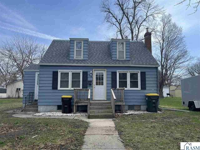 910 N 5th St, Saint James, MN 56081