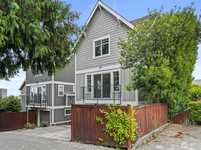 910 N 74th St, Seattle, WA 98103 | MLS #2547