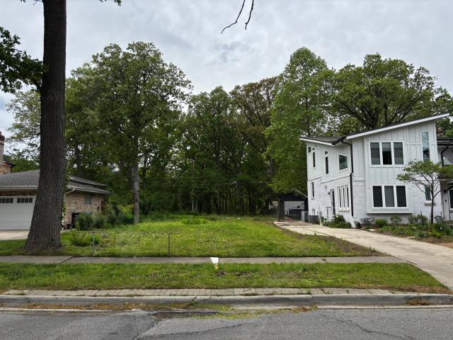 910 N Brainard Avenue