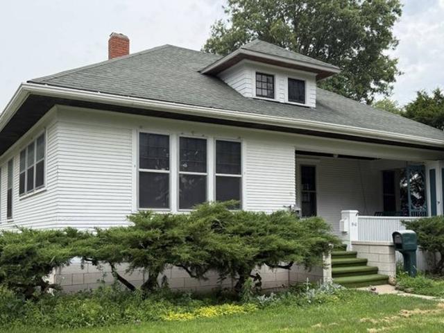 910 N Sycamore St, Creston, IA 50801