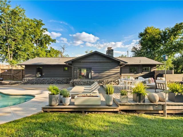 910 NW 8th Street