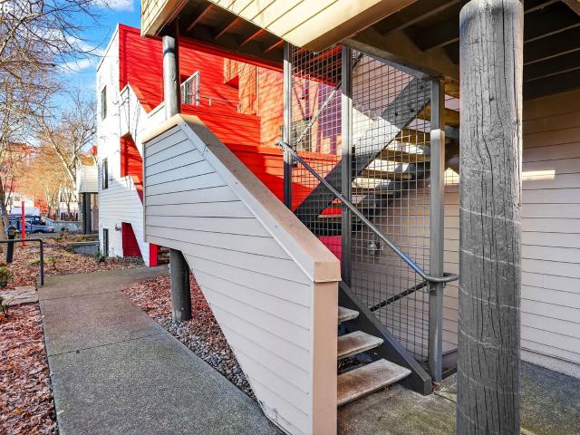 910 NW Naito Pkwy, Unit I18, Portland, OR 97209 | MLS #673924 | Compass
