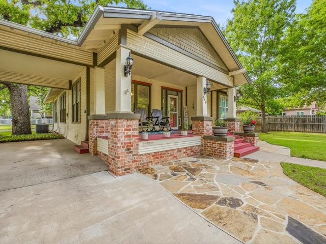 910 S Waco Street