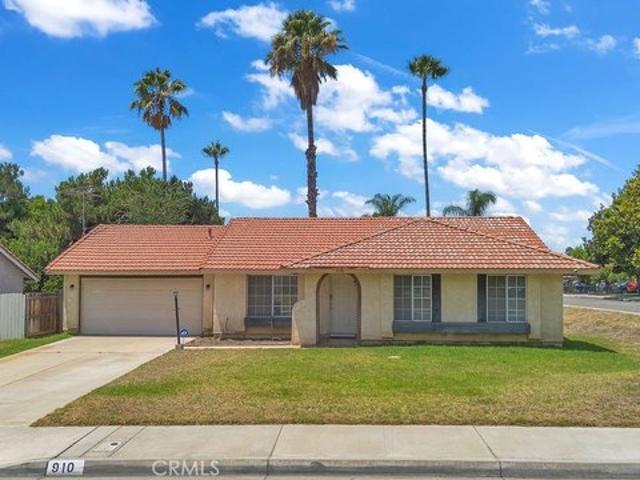 910 S Larch Ave, Rialto, CA 92316