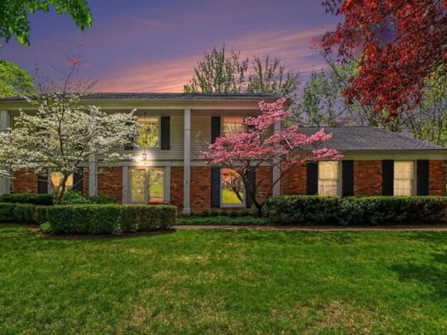 910 S Shady Hollow Cir, Bloomfield Hills, MI 48304