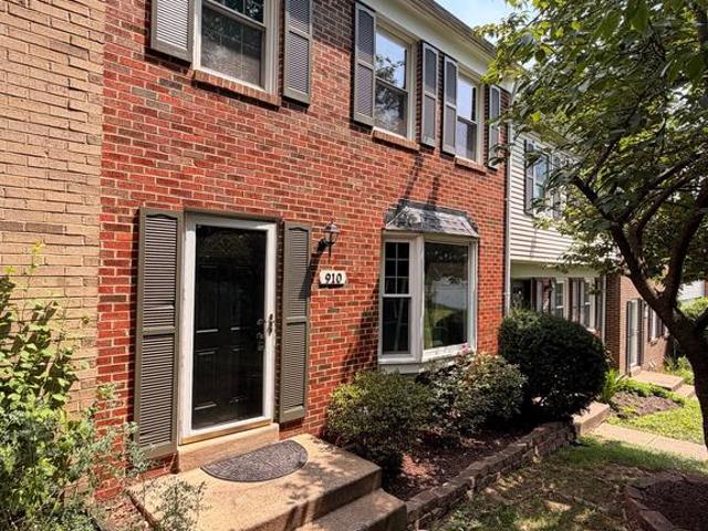 910 Sherwood Court