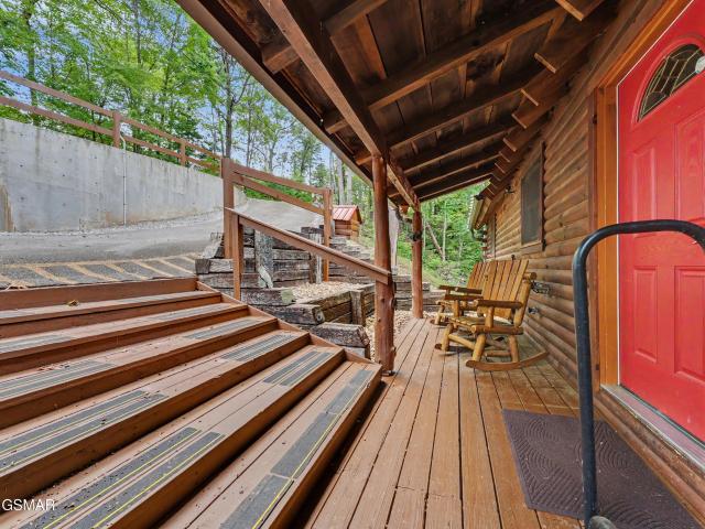 910 Ski View Lane