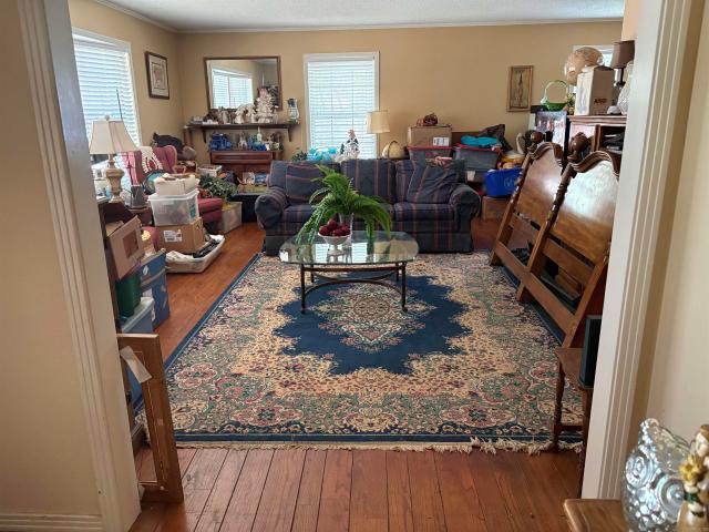 910 Sunnyhill