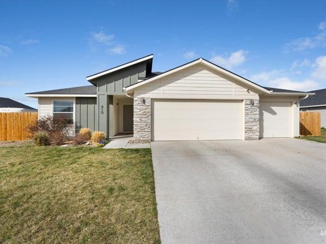 910 SW Miner St, Mountain Home, ID 83647