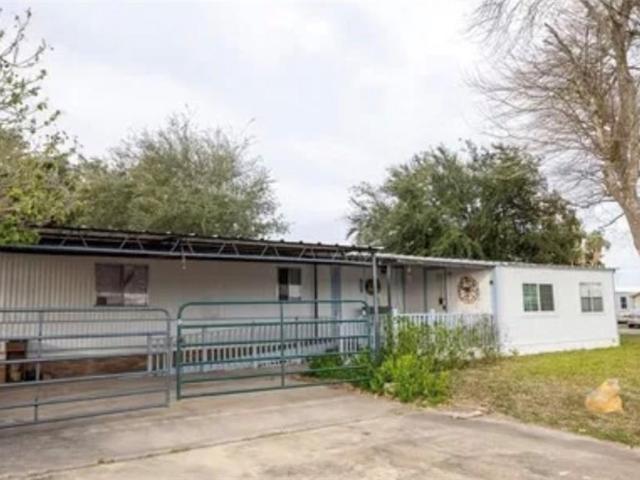 910 Palmera Drive