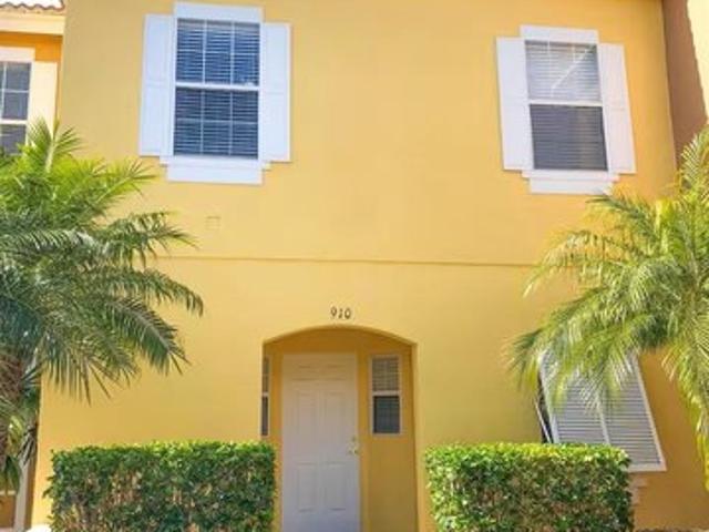 910 Park Terrace Cir, Kissimmee, FL 34746