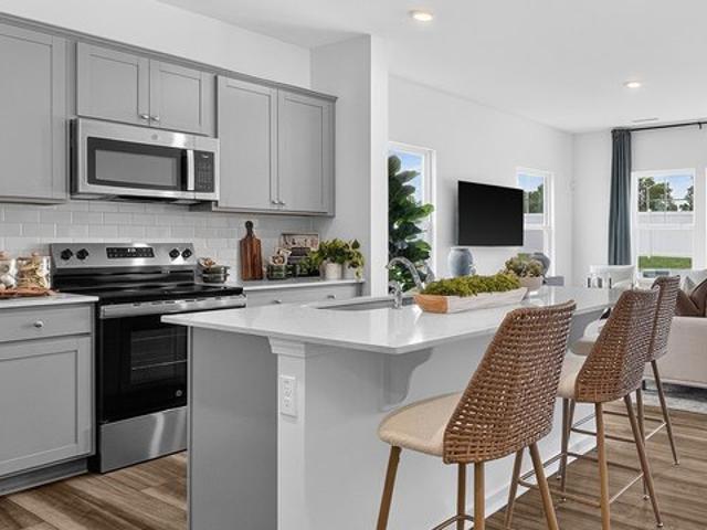 910 Pilot St, Haw River, NC 27258